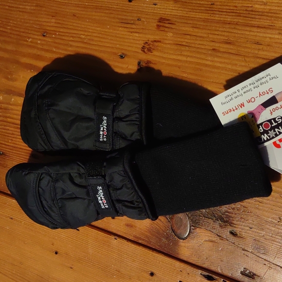 snow stoppers | Accessories | Nwt Snow Stompers Mittens Stay On ...
